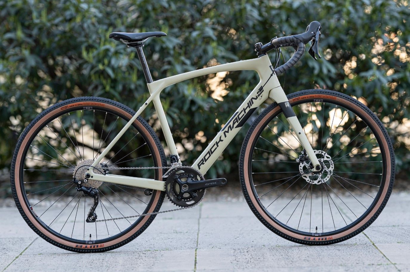 Rock Machine Gravelride CRB 700 gravel kolo Matte Sand/Black | Koloshop.cz